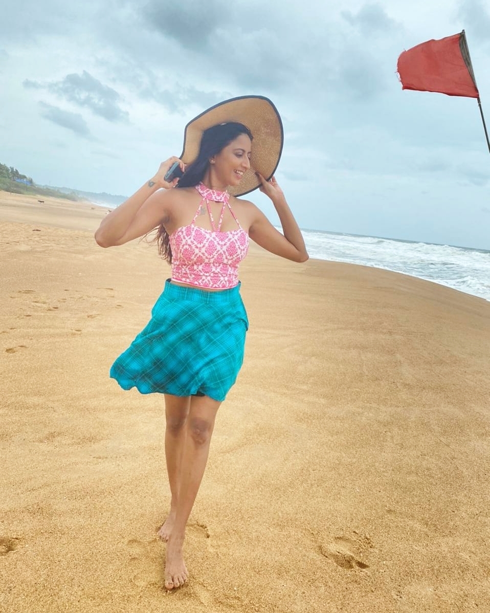 ஆடையில்லாமல் போட்டோ ஷுட் நடத்திய சீரியல் நடிகை.. லேட்டஸ்ட் போட்டோஸ் ...