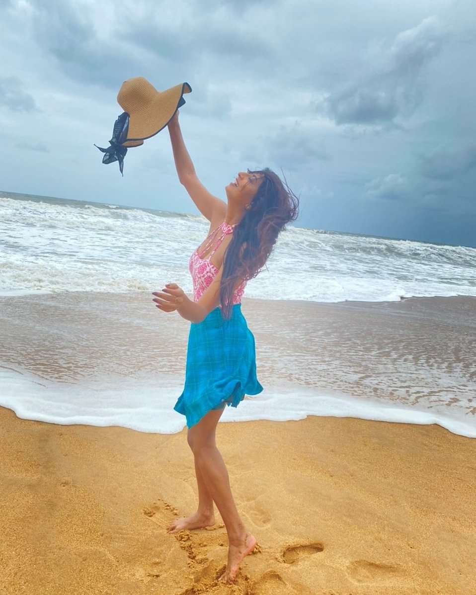 ஆடையில்லாமல் போட்டோ ஷுட் நடத்திய சீரியல் நடிகை.. லேட்டஸ்ட் போட்டோஸ் ...