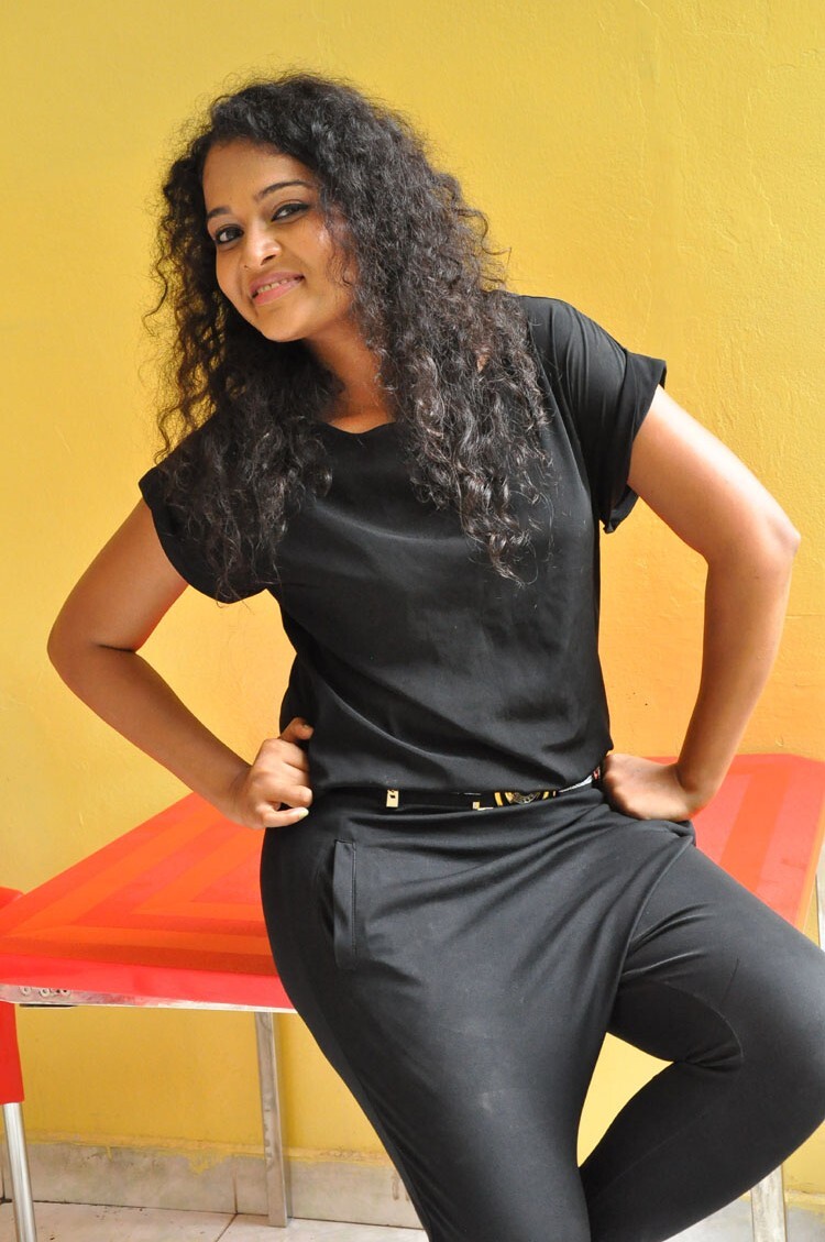 Soniya Photos: Find Latest HD Images, Pictures, Stills & Pics - Filmibeat