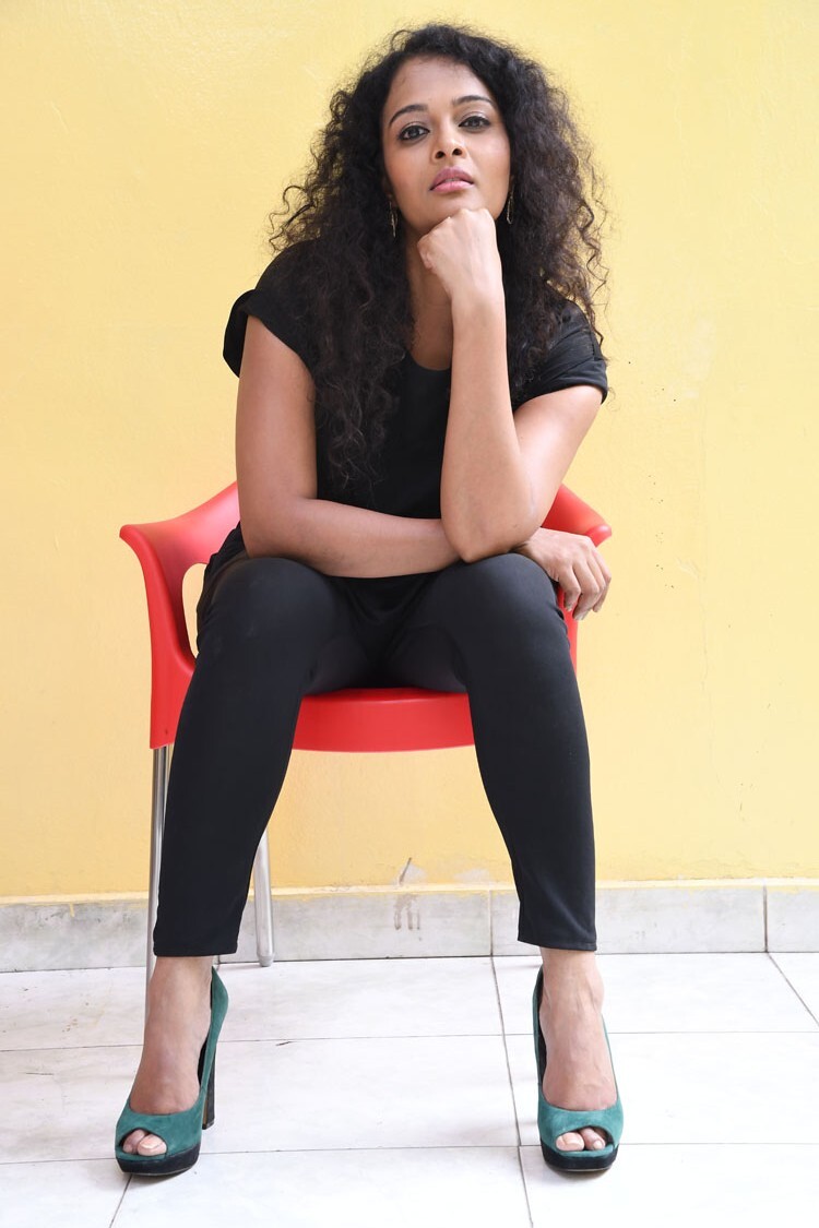 Soniya Photos: Find Latest HD Images, Pictures, Stills & Pics - Filmibeat