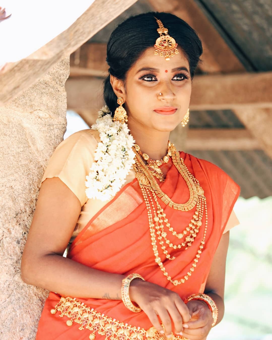 அட நம்ம சுந்தரி கேபியா இது.. எப்படியெல்லாம் போஸ் கொடுத்துருக்காங்க ...