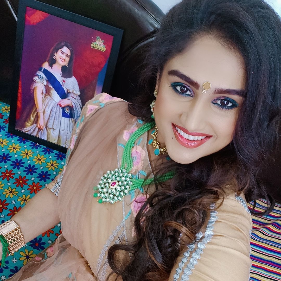 கழுத்தில் புது தாலி.. வாயோடு வாய் வைத்து.. வைரலாகும் வனிதாவின் புத்தம் ...