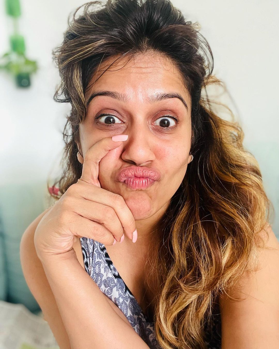 സ്റ്റൈലൻ ലുക്കിൽ സുന്ദരിയായി രഞ്ജിനി ഹരിദാസ്, ആകെ മാറിപ്പോയി, പുതിയ ചിത്രം നോക്കൂ | Idea Star ...