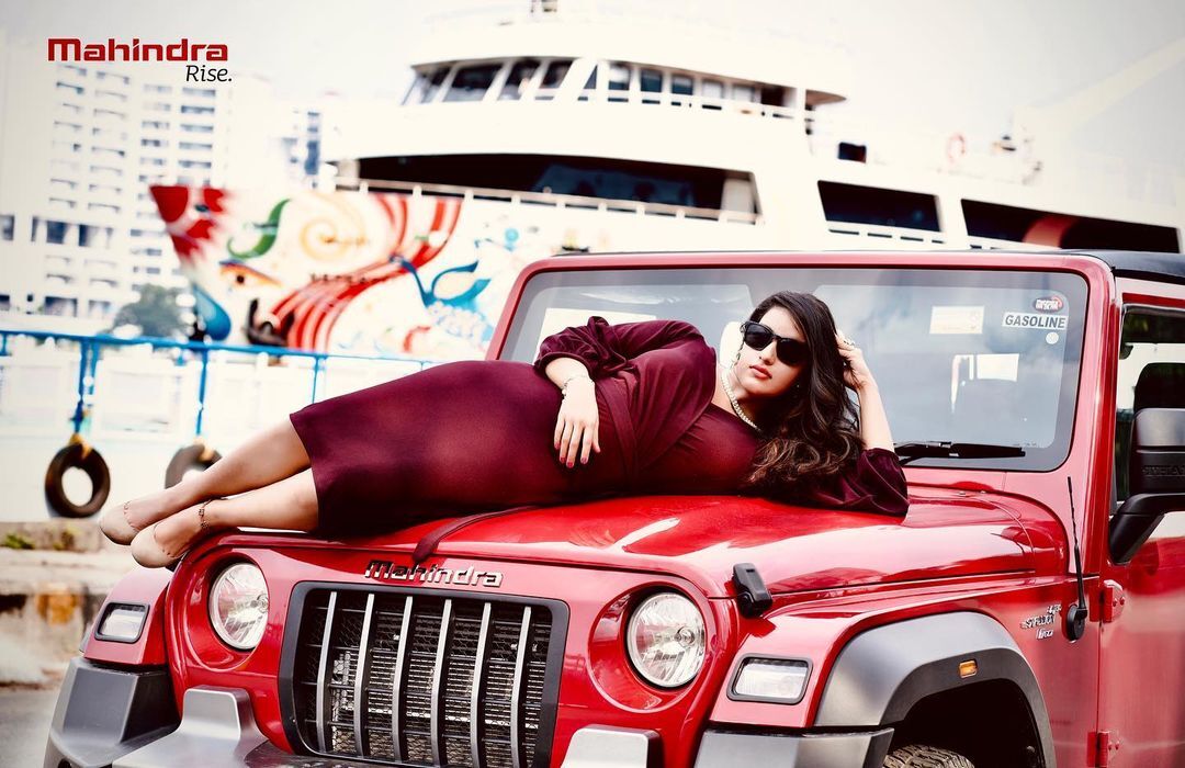 ഗ്ലാമറസായി മാളവിക; പുതിയ ചിത്രങ്ങളിതാ | Malavika Menon Stunning Stills ...
