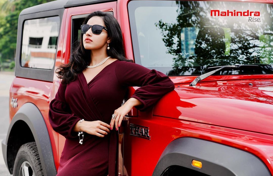 ഗ്ലാമറസായി മാളവിക; പുതിയ ചിത്രങ്ങളിതാ | Malavika Menon Stunning Stills ...