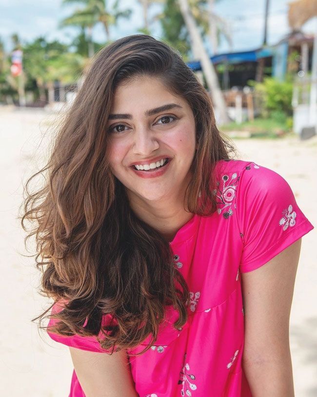 Nazia Davison Photos: Find Latest HD Images, Pictures, Stills & Pics ...