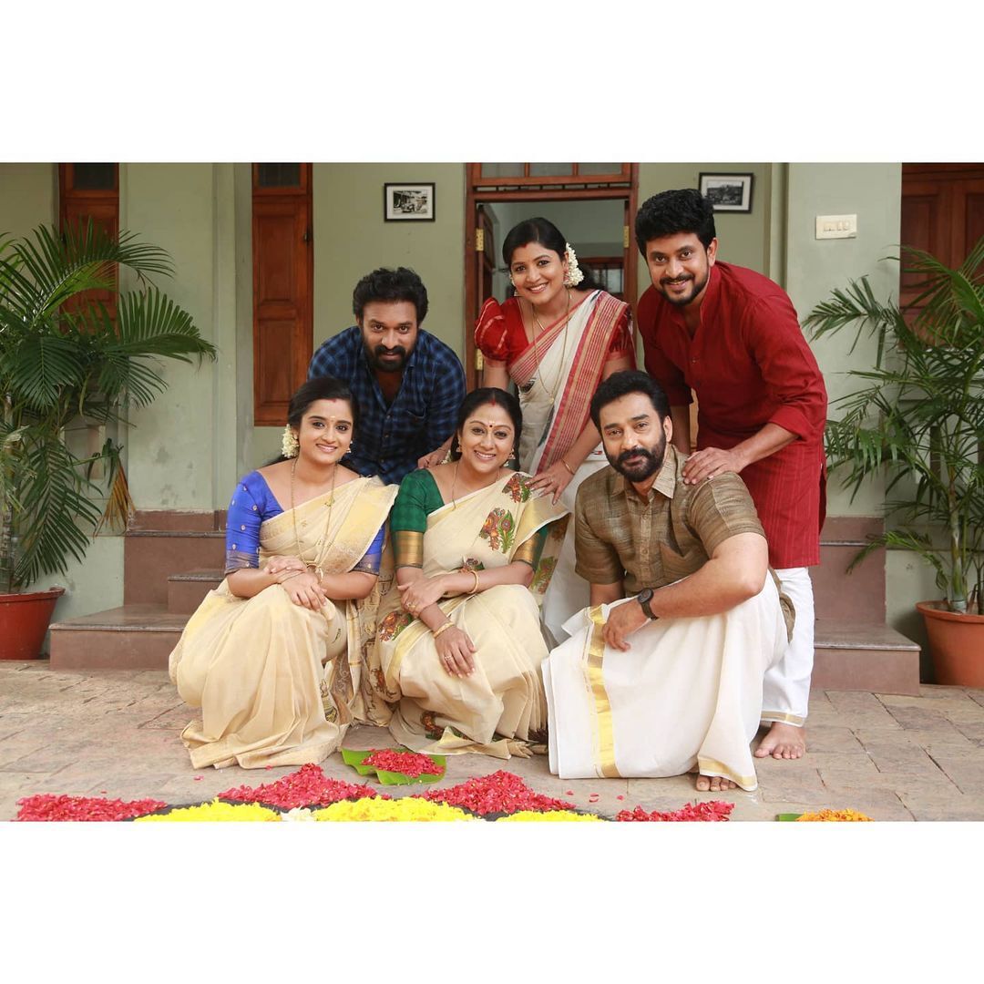 ശിവനോടൊപ്പം ഓണം ആഘോഷിച്ച് അഞ്ജലി, സാന്ത്വനം കുടുംബത്തിലെ ഓണാഘോഷം ...