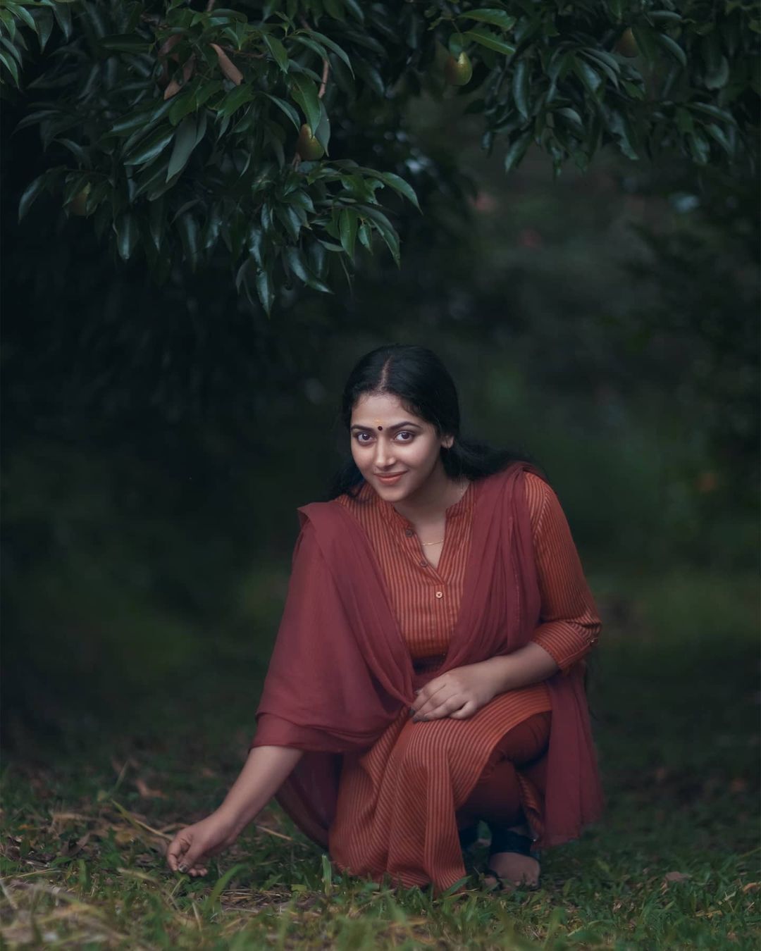 ഇത് തനി മലയാളി സൗന്ദര്യം; അനു സിത്താരയുടെ പുത്തന്‍ ചിത്രങ്ങളിതാ ...