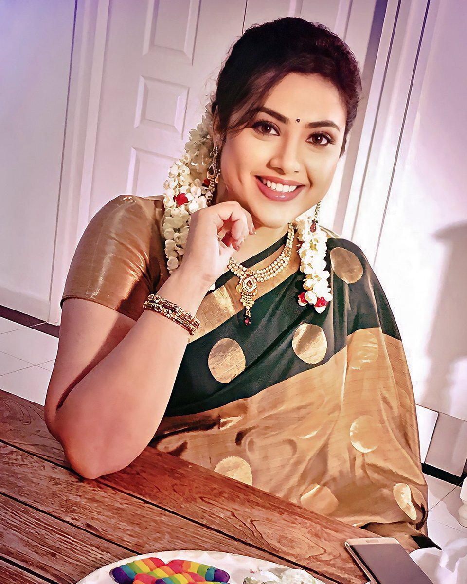 கண்ணழகி மீனா பிறந்தநாள் ஸ்பெஷல் போட்டோஸ்! | Actress Meena Birthday ...