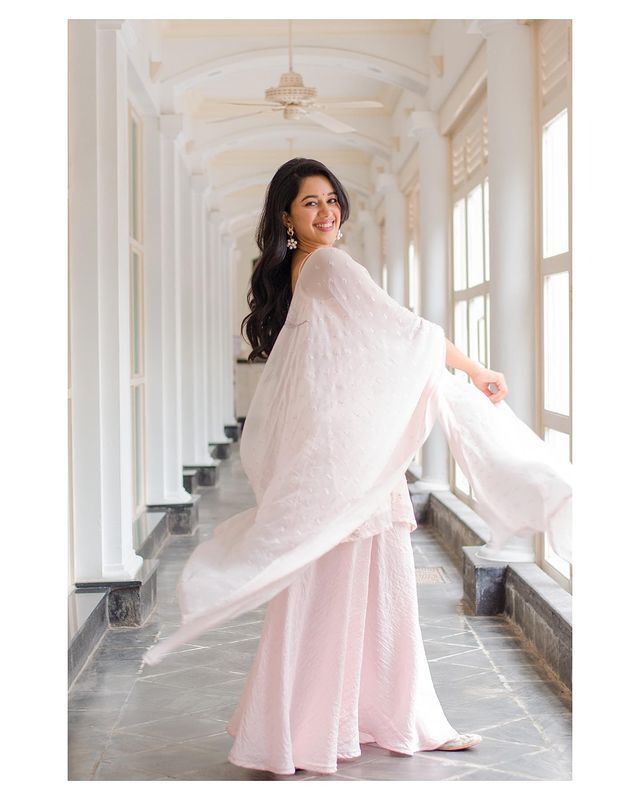 வாவ்...அழகில் அசத்தும் மிர்னாலினி ரவி...லவ்லி ஃபோட்டோஸ் | Actress ...