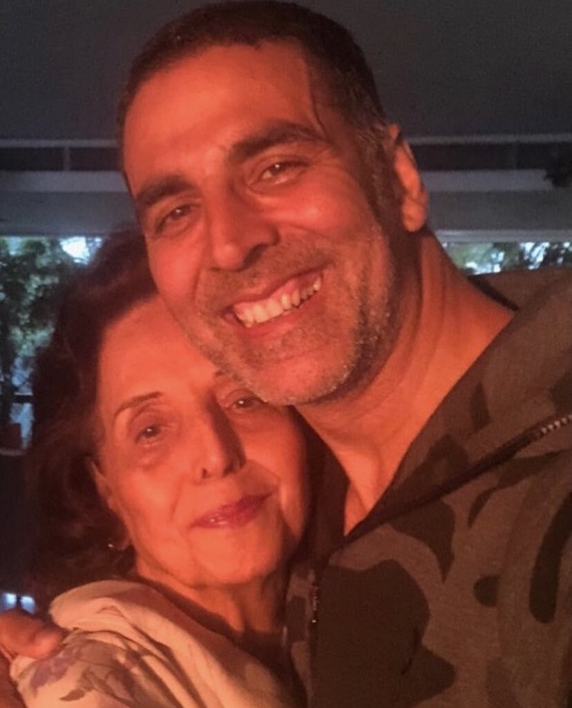 Akshay Kumar Mother Dies| Akshay Kumar Unseen Pictures With His Mom ...