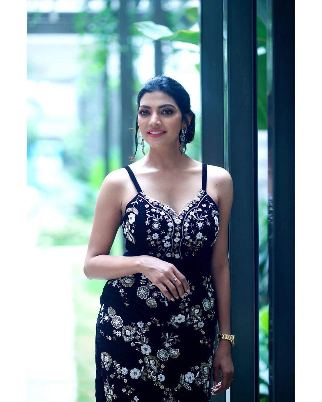 30+ Lahri Shari Photos: Find Latest HD Images, Pictures, Stills & Pics ...