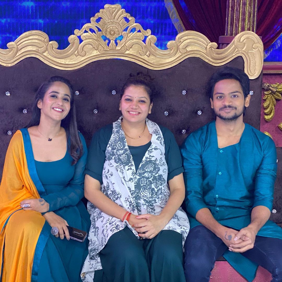 Bigg Boss Telugu Contestant Natraj Master భార్య నీతూ సీమంతం ఫోటోలు ...