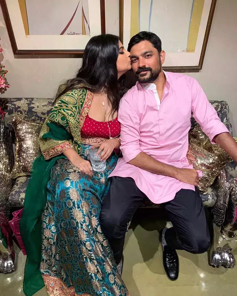 Rhea Kapoor And Karan Boolani Honeymoon Photos Goes Viral Internet - Filmibeat