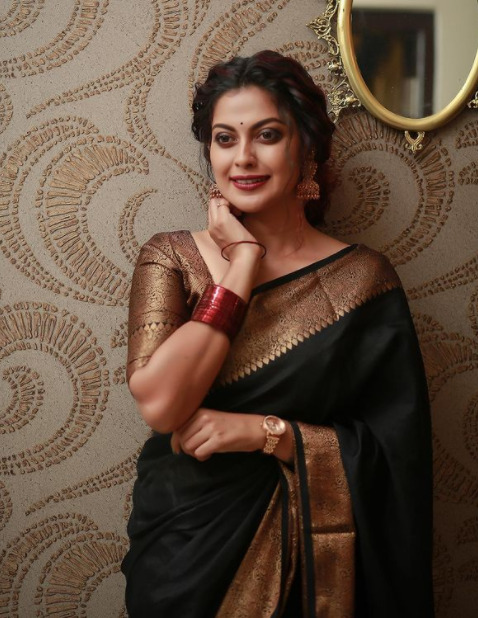 Anusree’s Stunning Pictures That Went Viral On The Internet! - Filmibeat