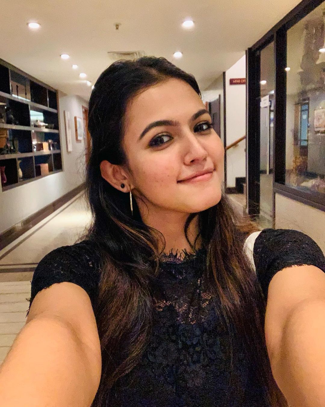 நீச்சல் குளத்தில் பிகினி உடையில் திணறவிடும் பீஸ்ட் நடிகை.. ஜில்லாகும் ...