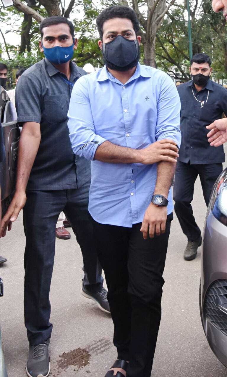 Fans & Celebs Pays Their Last Respect To Puneeth Rajkumar Photos ...