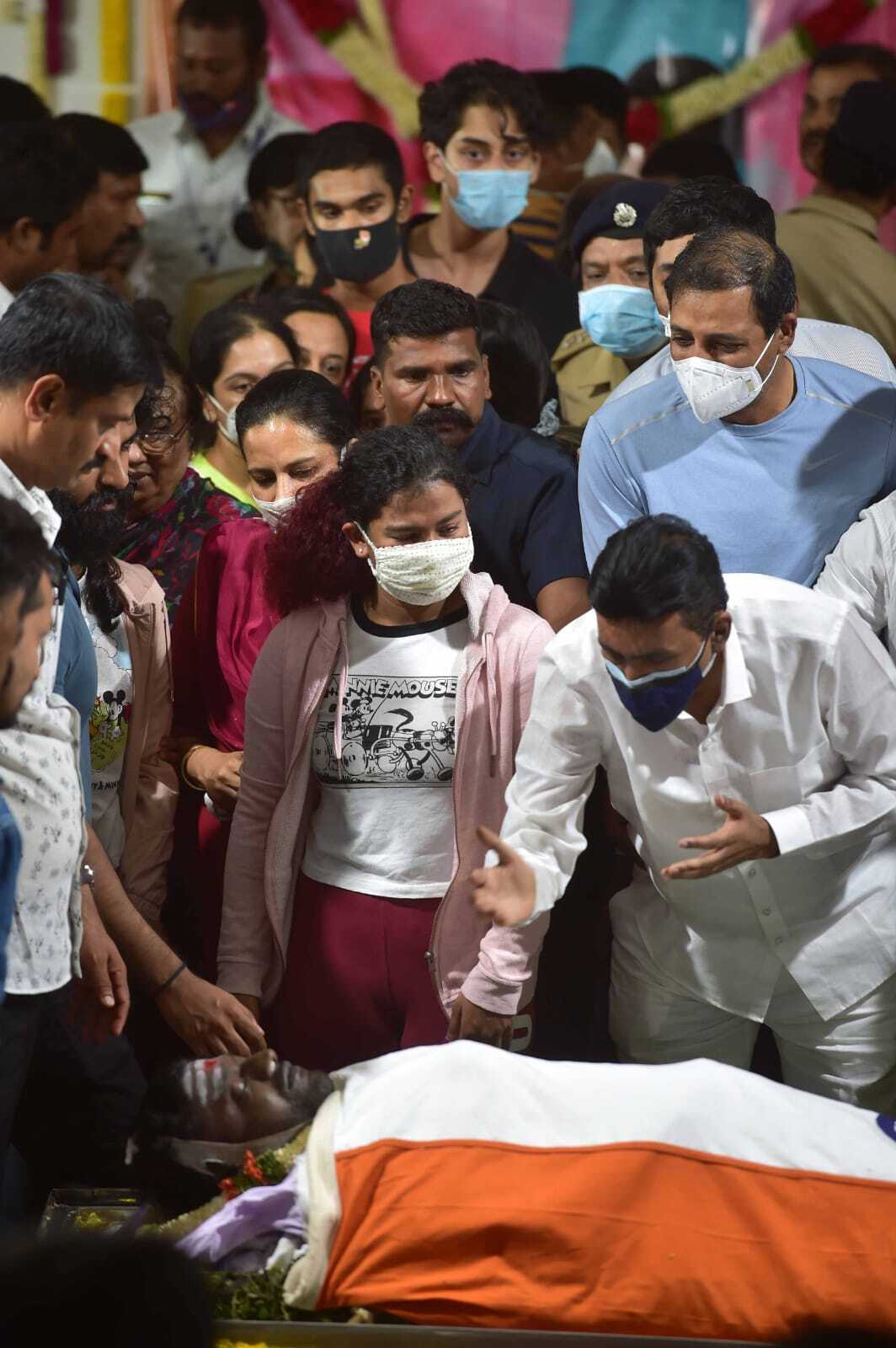 Fans & Celebs Pays Their Last Respect To Puneeth Rajkumar Photos ...
