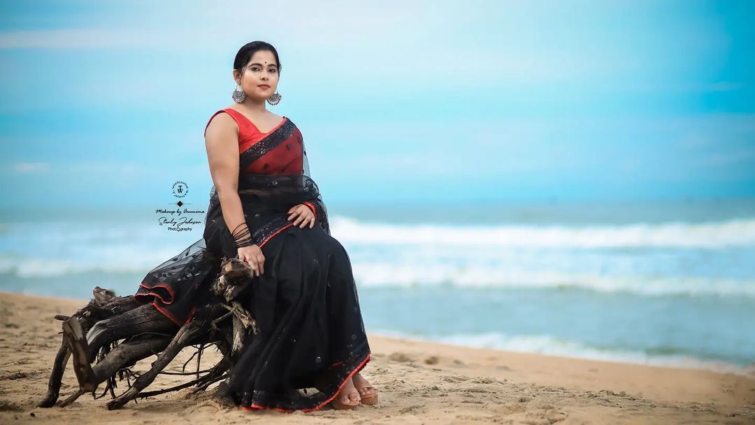 സാരിയിൽ അതീവ സ്റ്റൈലീഷായി ഫറ ഷിബില, ചിത്രങ്ങൾ നോക്കൂ | Mollywood ...