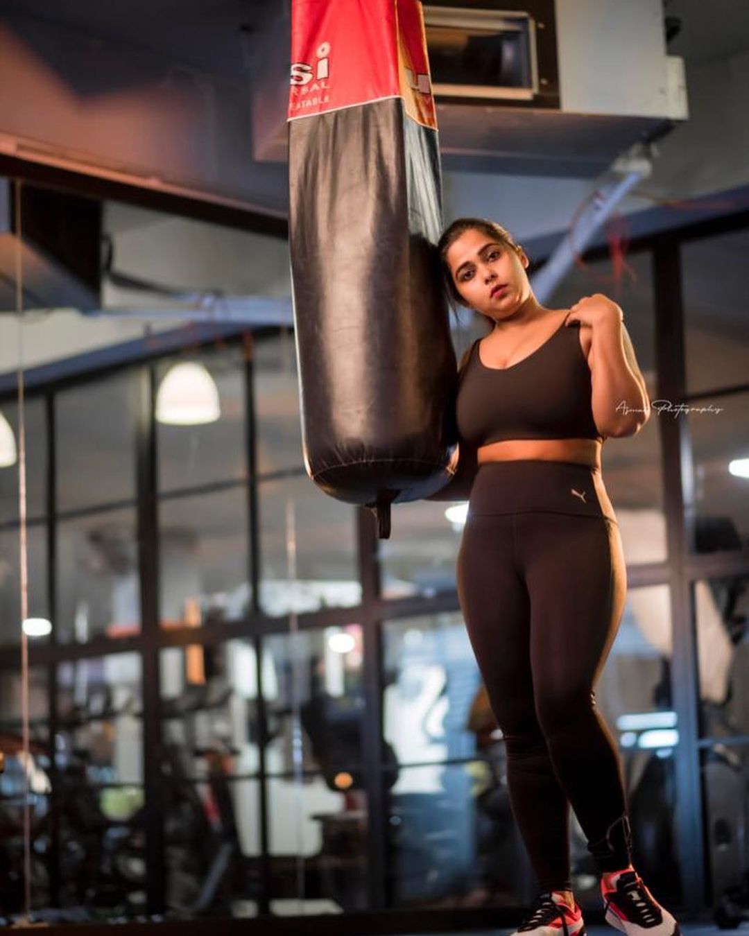 ഫിറ്റാണ് ഫറ, പവര്‍ഫുള്‍ ആണ് ഫറ; അമ്മിണിപ്പിള്ള നായികയുടെ വര്‍ക്കൗട്ട് ...