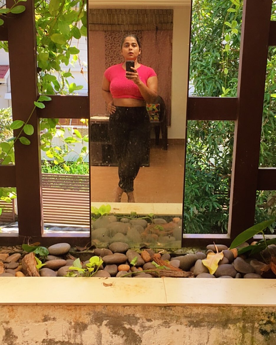 ഫിറ്റാണ് ഫറ, പവര്‍ഫുള്‍ ആണ് ഫറ; അമ്മിണിപ്പിള്ള നായികയുടെ വര്‍ക്കൗട്ട് ...