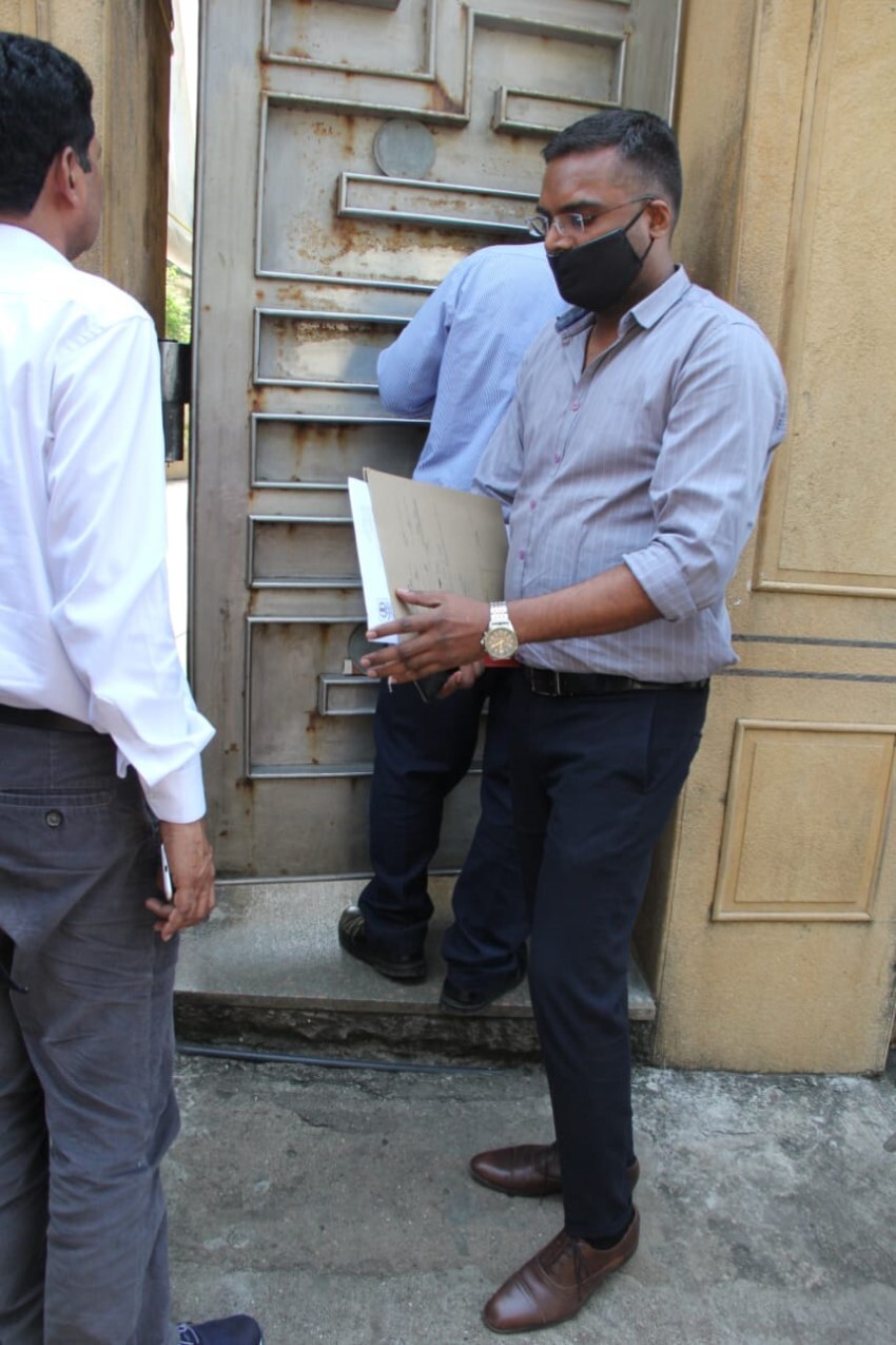 NCB Raid Shahrukh Khan's Residence Mannat In Mumbai - Filmibeat