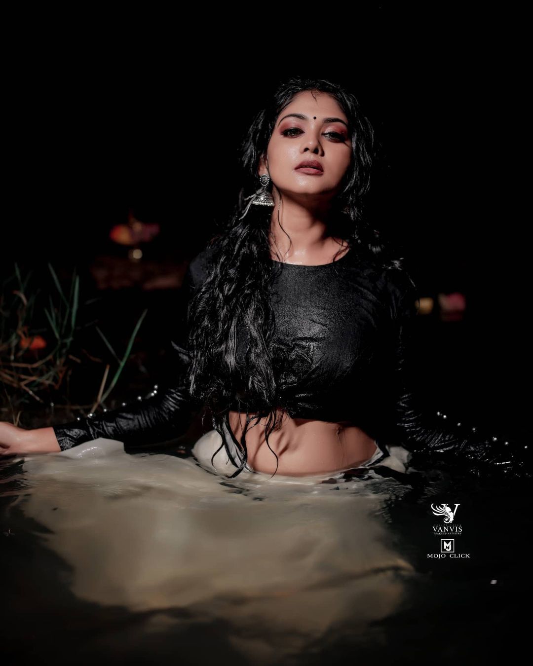 സാരി ഉടുത്ത് വെള്ളത്തിൽ നിന്നും സീരിയൽ നടി വിന്ദുജ വിക്രമൻ, ചിത്രങ്ങൾ കാണാം | TV Actress ...