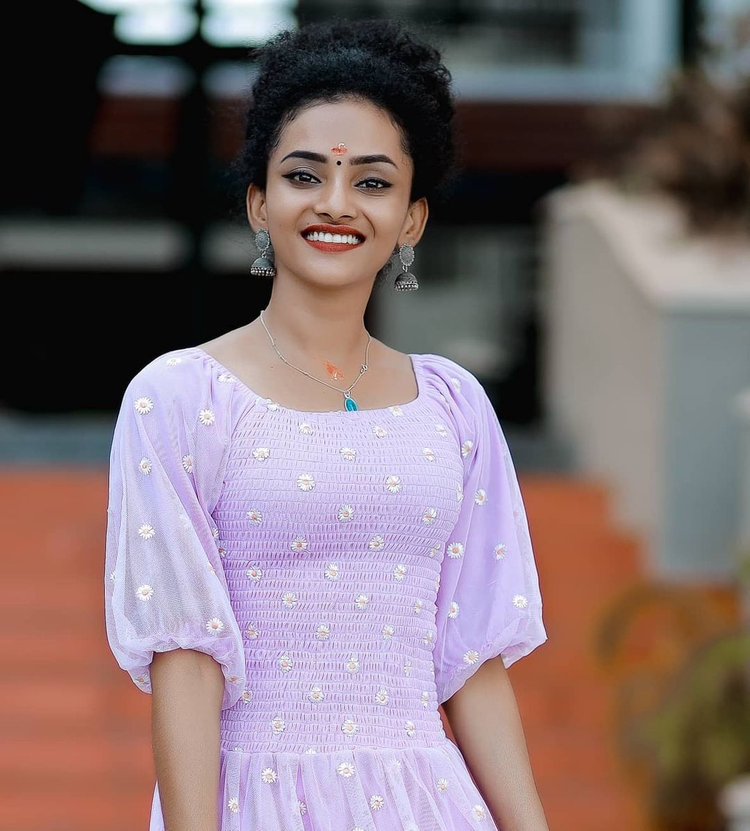 സിംപിൾ ആൻഡ് ക്യൂട്ട് സ്റ്റൈലിൽ സ്റ്റാർ മാജിക്കിലെ അന്ന ചാക്കോ, പുത്ത ...