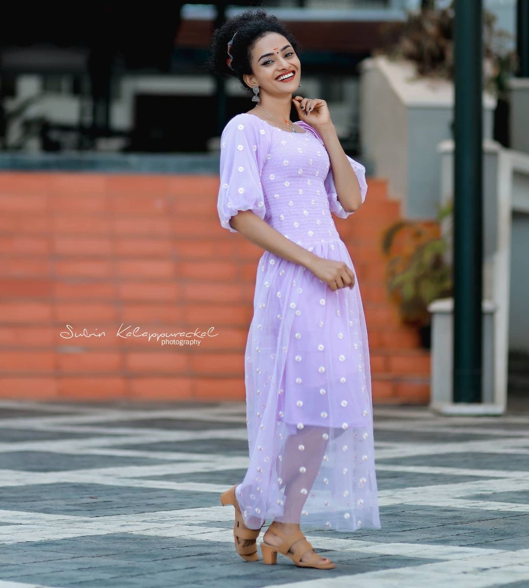 സിംപിൾ ആൻഡ് ക്യൂട്ട് സ്റ്റൈലിൽ സ്റ്റാർ മാജിക്കിലെ അന്ന ചാക്കോ, പുത്ത ...