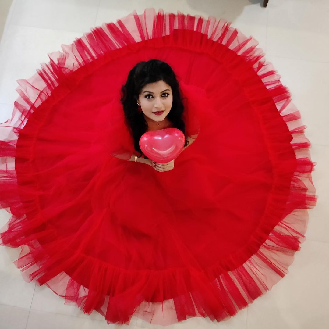 ചുവപ്പിൽ സുന്ദരിയായി സാന്ത്വനത്തിലെ അപ്പു, ചിത്രങ്ങൾ കാണൂ | Asianet ...