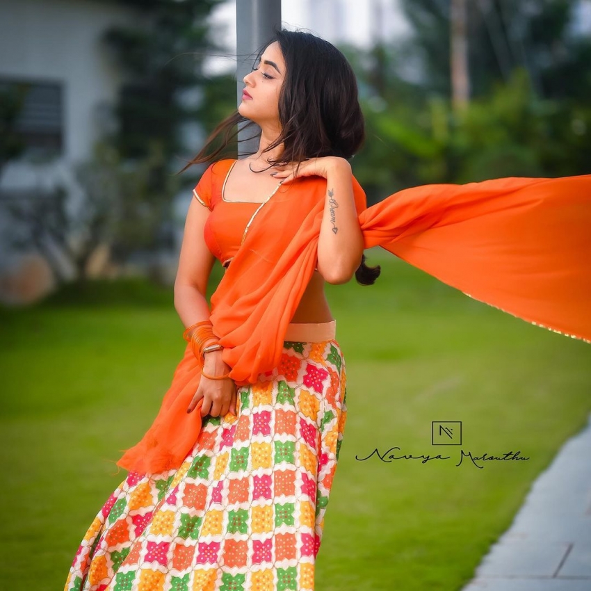 Deepthi Sunaina : రచ్చ రేపిన దీప్తి.. వీపు అందాలు చూపిస్తూ హాట్ ట్రీట్ ...