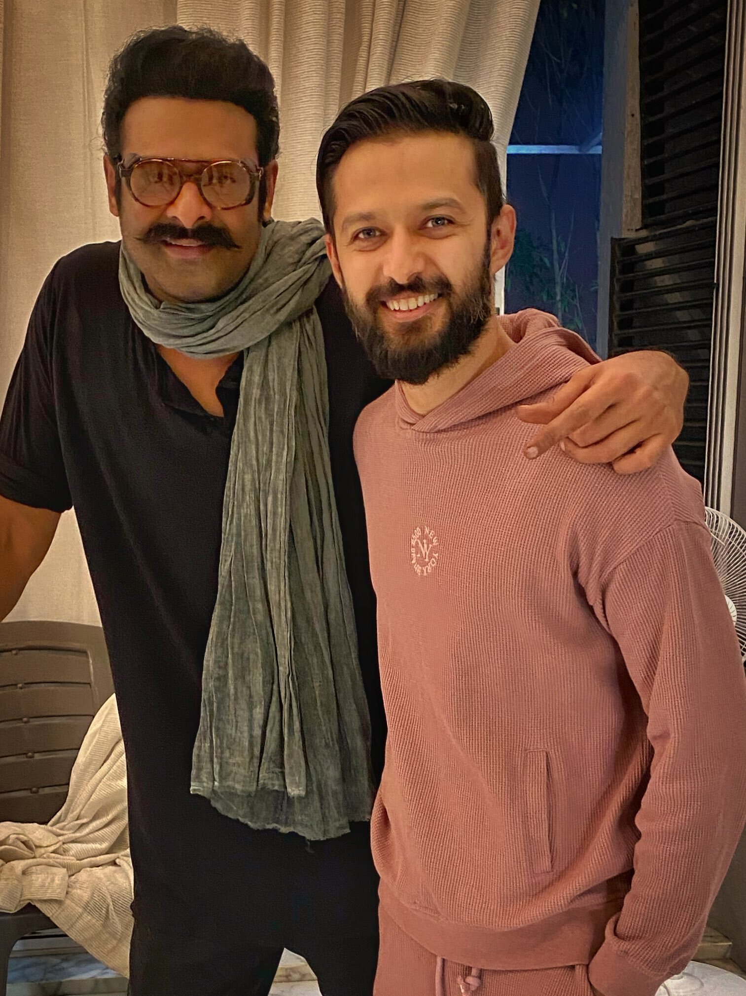 Have You Seen These BTS Pictures Of Adipurush Featuring Prabhas ...
