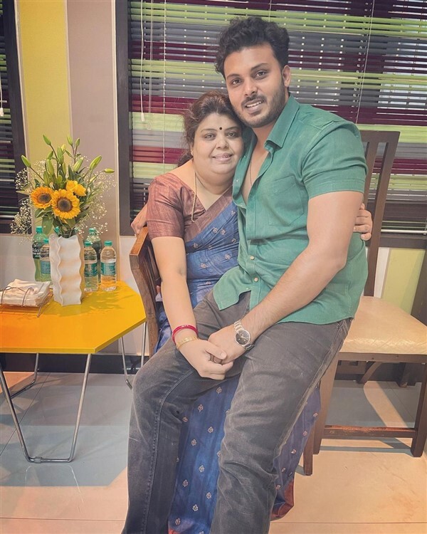 Manoranjan Ravichandran (Manu) Rare Unseen And Family Photos - Filmibeat