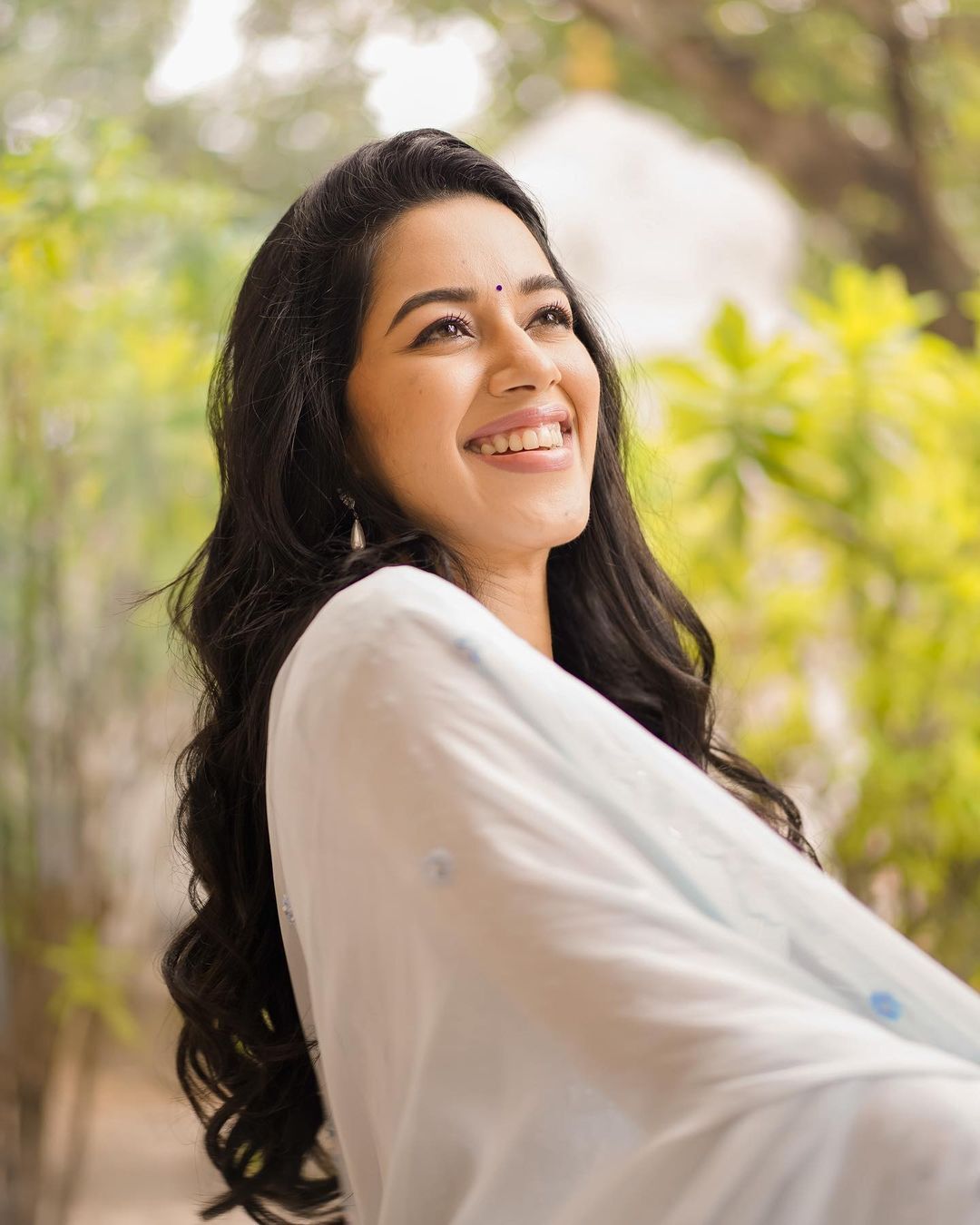 ஹாட்ரிக் அடித்த மிருணாளினி ரவி.. சந்தோஷத்தில் எப்படி சிரிக்கிறாங்க ...