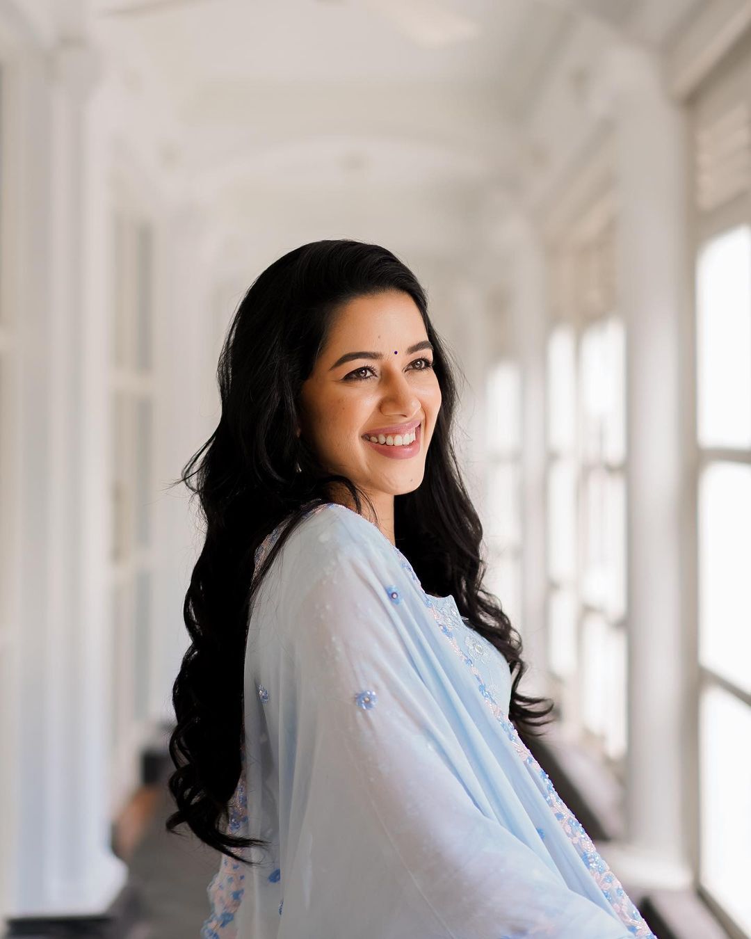 ஹாட்ரிக் அடித்த மிருணாளினி ரவி.. சந்தோஷத்தில் எப்படி சிரிக்கிறாங்க ...