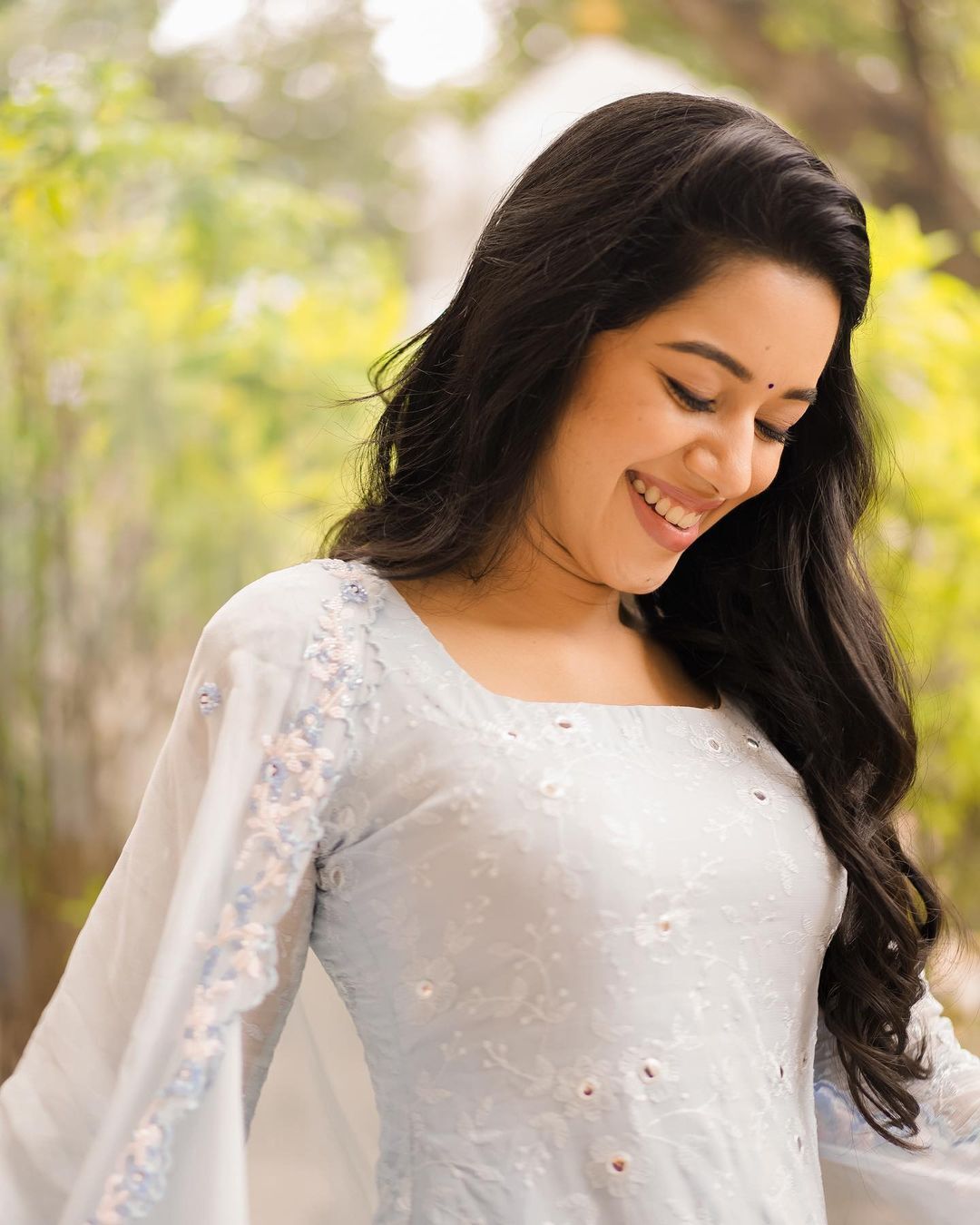 ஹாட்ரிக் அடித்த மிருணாளினி ரவி.. சந்தோஷத்தில் எப்படி சிரிக்கிறாங்க ...