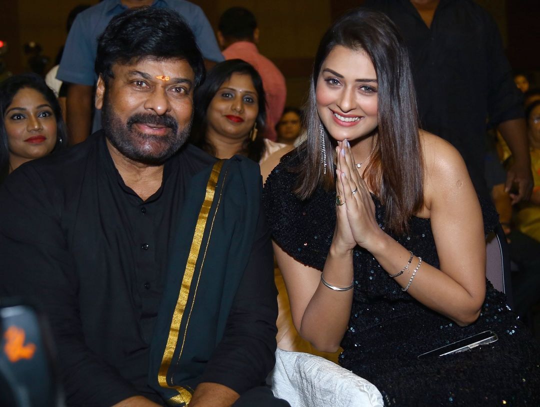 Payal Rajput : రెచ్చిపోతున్న పంజాబీ బ్యూటీ.. ప్రియుడి చేతులు అక్కడ ...