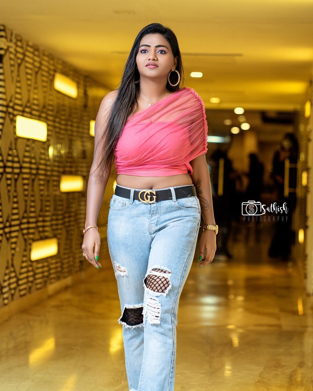 பிங்க் பியூட்டியாக மாறிய ஷாலும்மா.. வைரலாகும் லேட்டஸ்ட் புகைப்படங்கள் ...