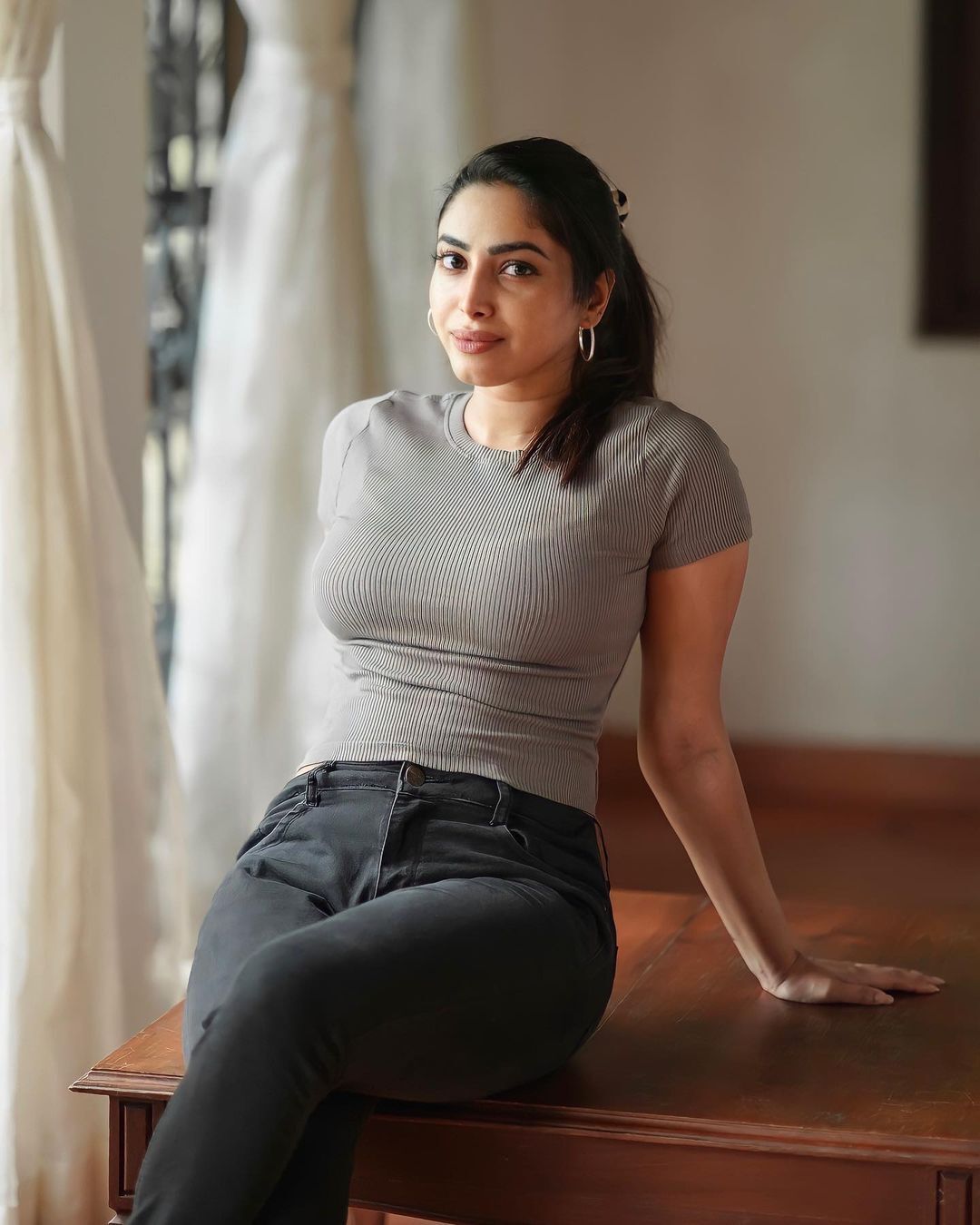 കറുപ്പണിഞ്ഞ് അമേയ മാത്യു; സദാചാരവാദികള്‍ ഉടനെ എത്തുമെന്ന് ആരാധകര് ...