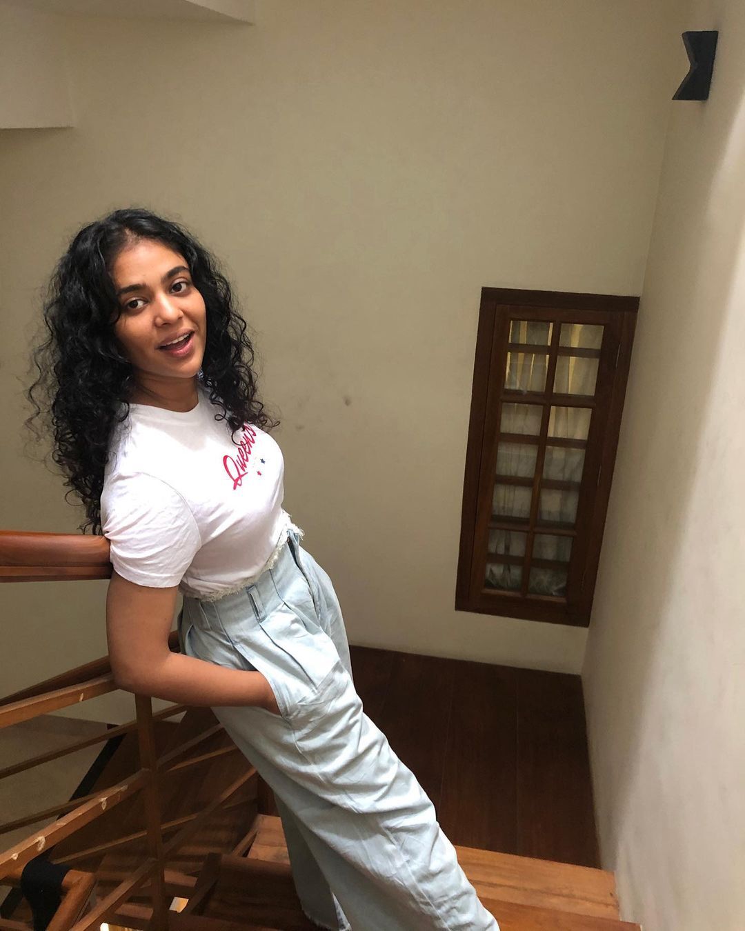 അതിഗ്ലാമറസായി സ്രിന്ദ പുത്തന്‍ ഫോട്ടോഷൂട്ട് Actress Srinda Glamour Pics Filmibeat Malayalam