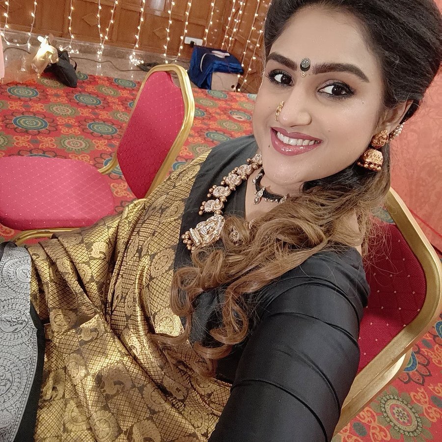 வித்தியாசமான உடையில் வனிதா விஜயகுமார்... சொக்கி போன இளசுகள்! | Actress ...