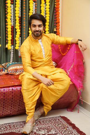 Paras Madaan And Soumita Das’ Haldi Pictures Go Viral - Filmibeat