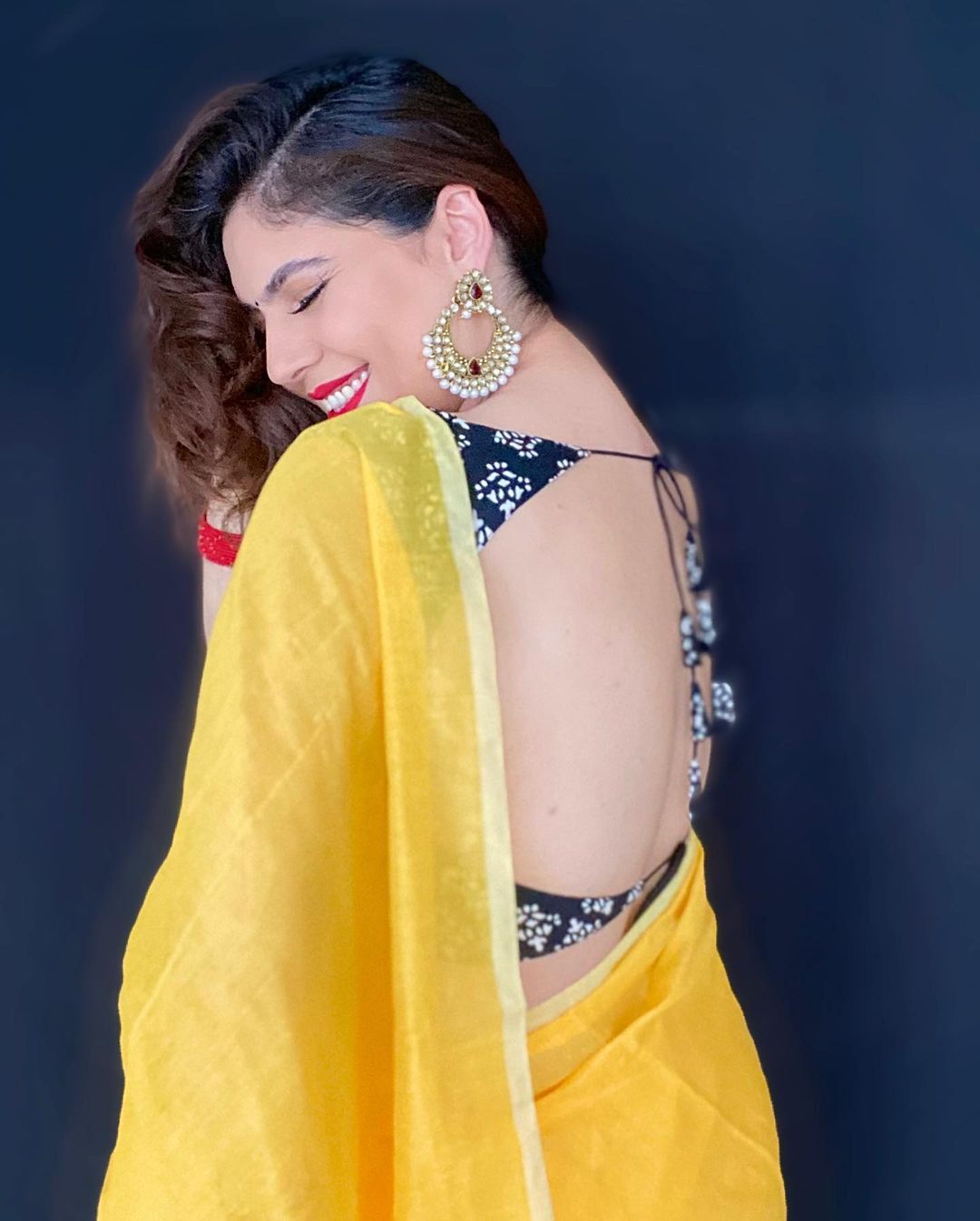 போன் பேசுற அவசரத்துல.. அதை கவனிக்காம விட்றாதீங்க.. ரம்பா போல மாறிய ...