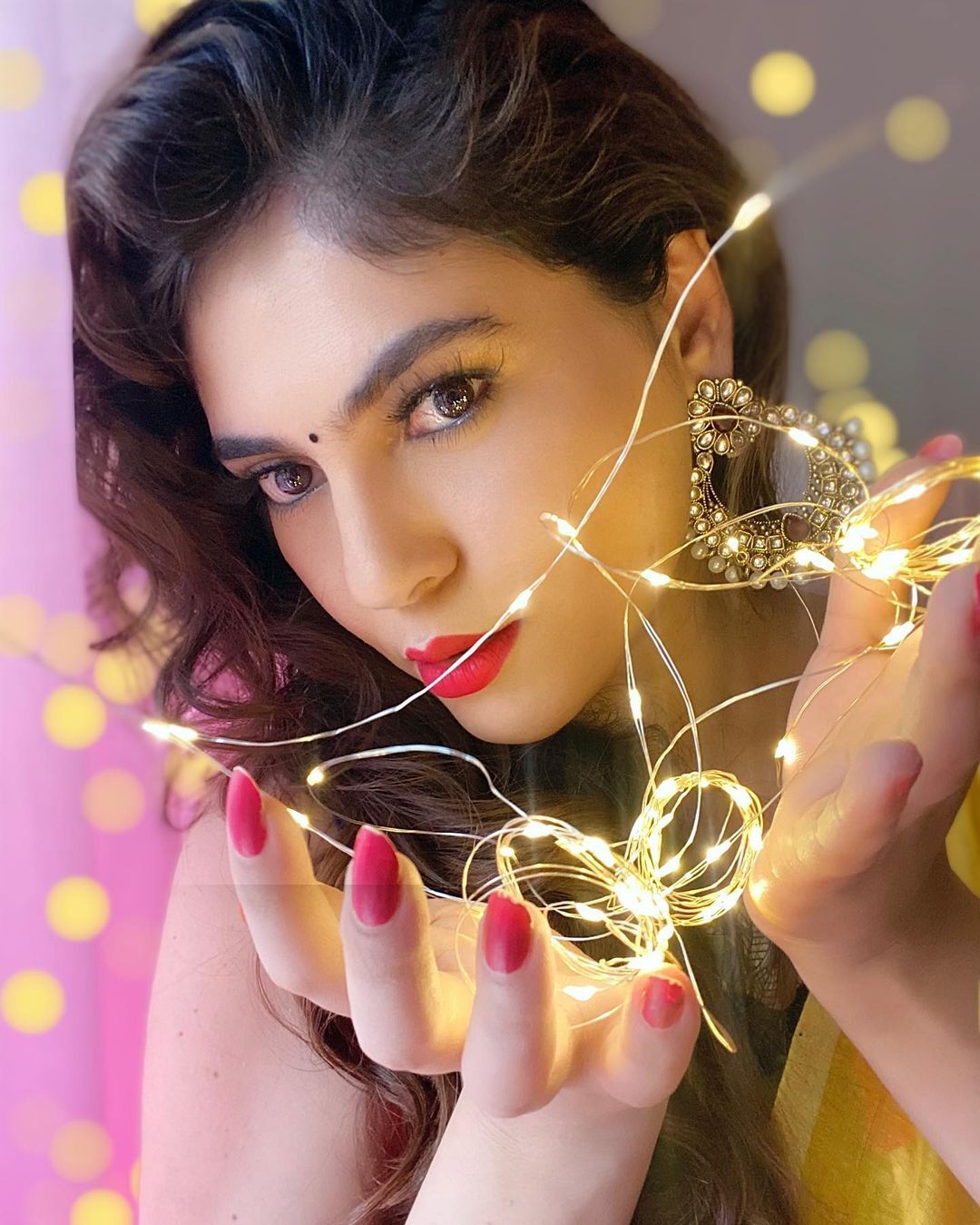 போன் பேசுற அவசரத்துல.. அதை கவனிக்காம விட்றாதீங்க.. ரம்பா போல மாறிய ...