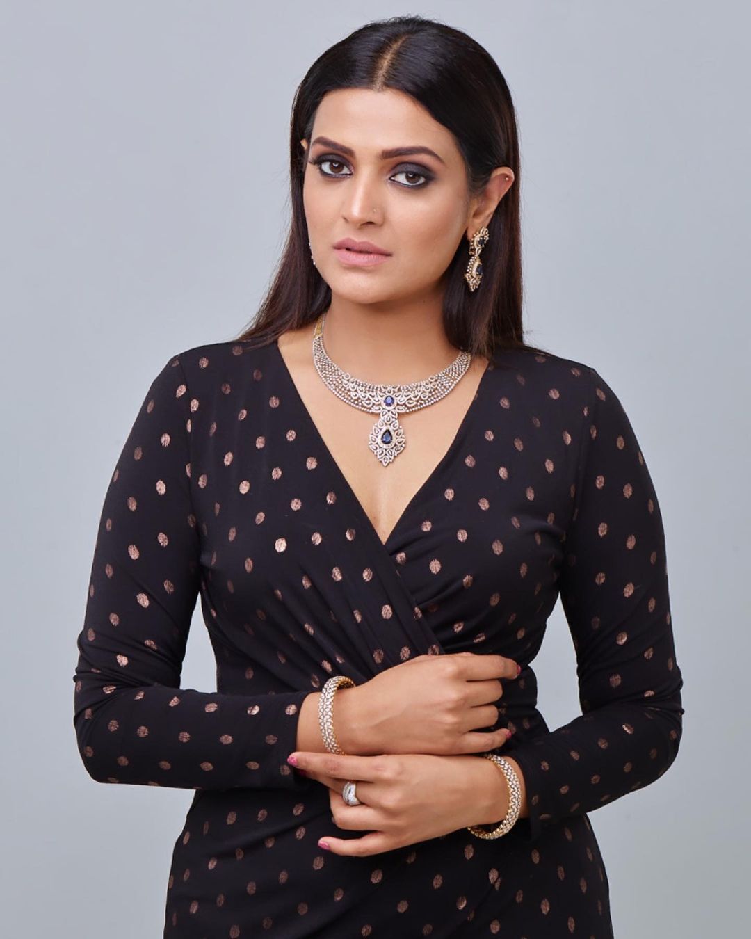 അടിപൊളി ലുക്കില്‍ ദിവ്യ പിള്ള; സുന്ദരിയുടെ ചിത്രങ്ങള്‍ കാണാം | Actress ...