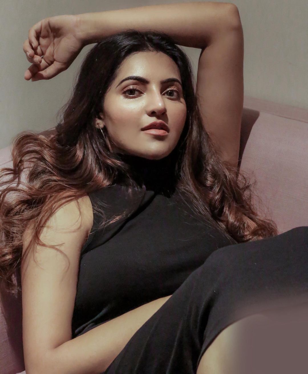 പിങ്ക് സാരിയിൽ ഗ്ലാമറസ് ലുക്കിൽ നടി അതുല്യ രവി, ചിത്രം വൈറൽ ആകുന്നു ...