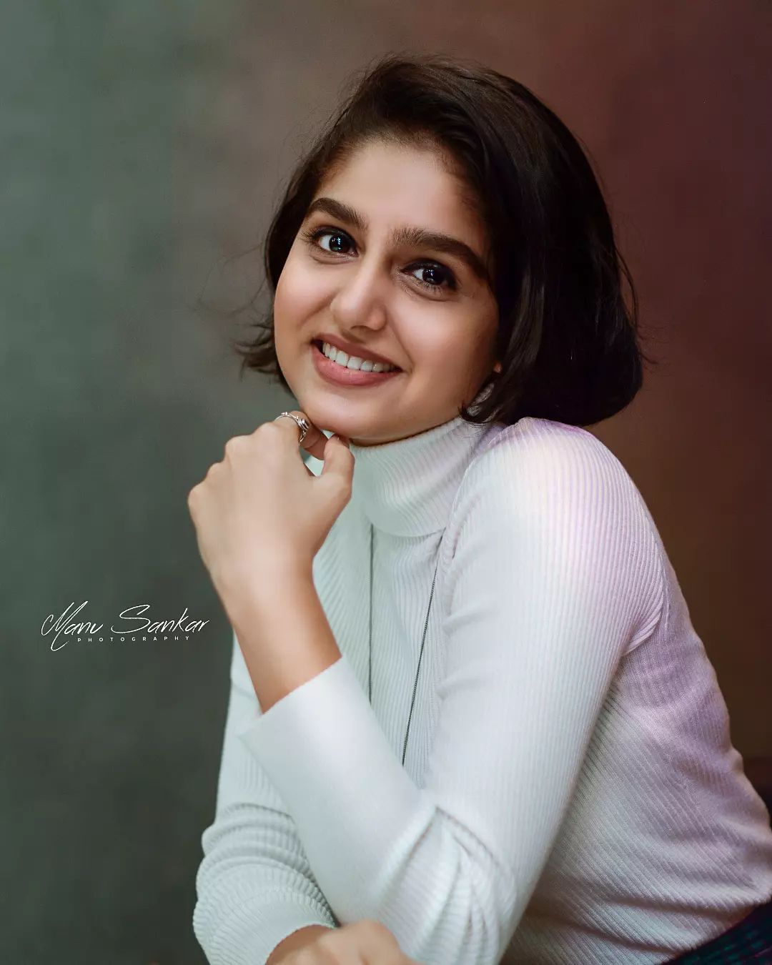 അനശ്വര വീണ്ടും ക്യൂട്ട് ആയിട്ടുണ്ട്, പുതിയ ഹെയർ സ്റ്റൈലിലെ ചിത്രങ്ങ ...