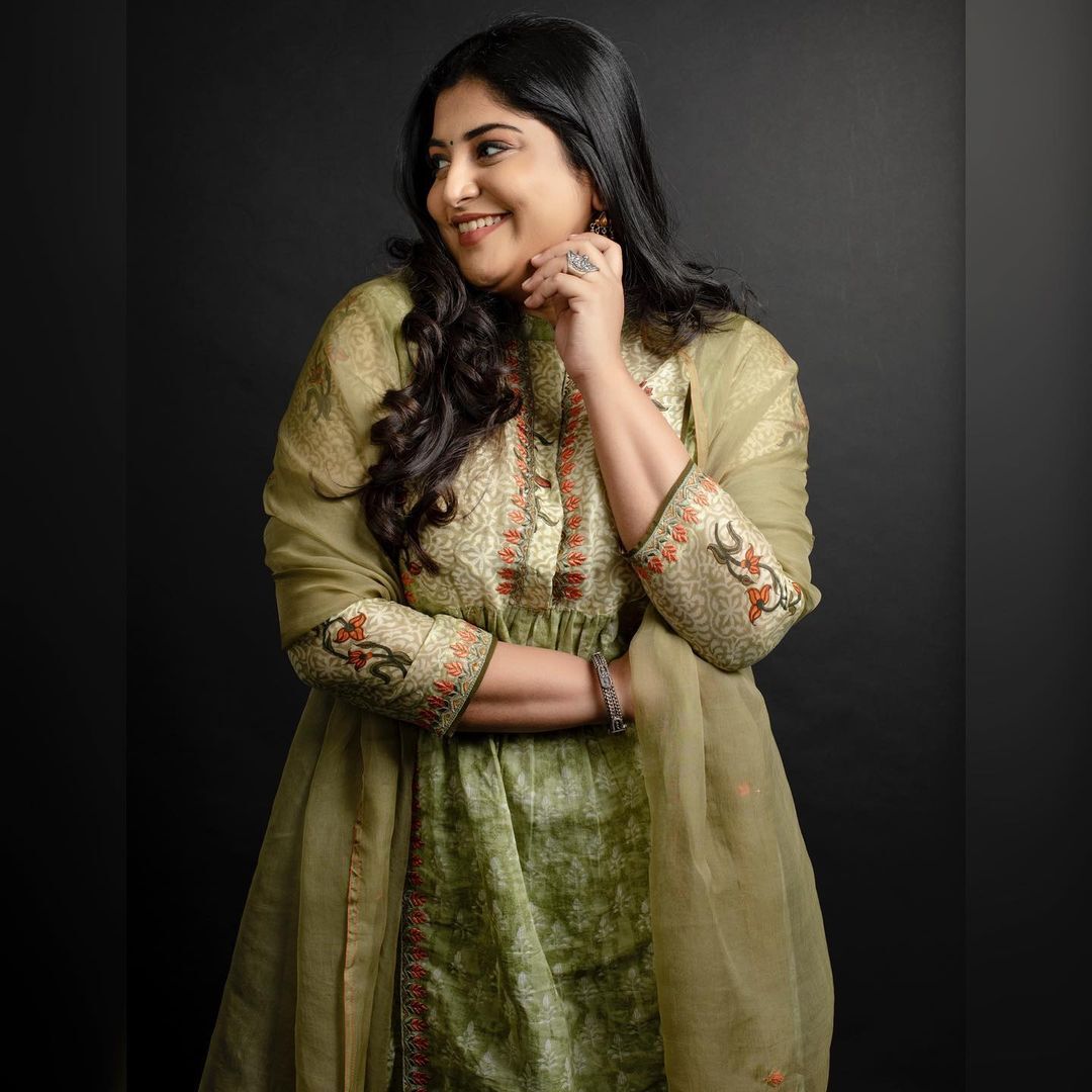 മലയാളത്തിന്റെ പ്രിയ ബാലനടി ആണോ ഇത്, മഞ്ജിമ മോഹന്റെ പുത്തൻ ലുക്ക് ...