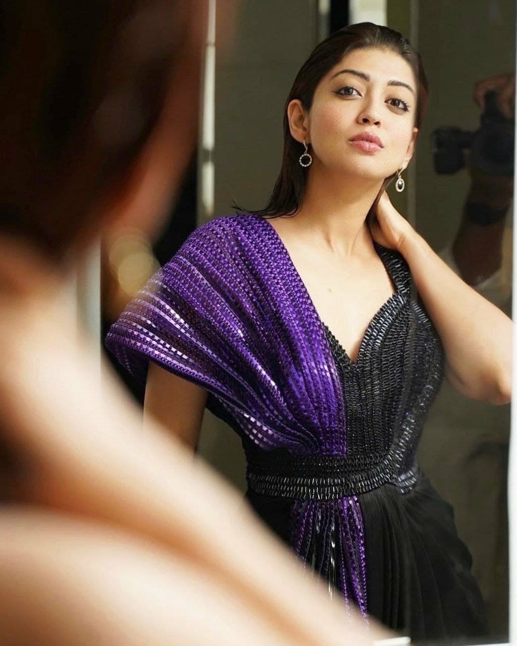 Pranitha subhash: గ్లామర్ ప్రజెంటేషన్ లో రెచ్చిపోకుండా.. చిరునవ్వుతోనే ...
