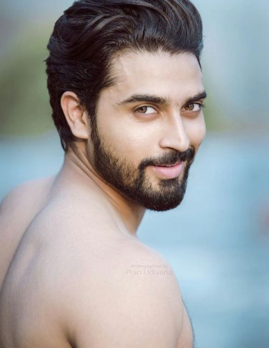 Samantha's Shakuntalam Co-Star Dev Mohan Is Too Hot To Handle In These ...